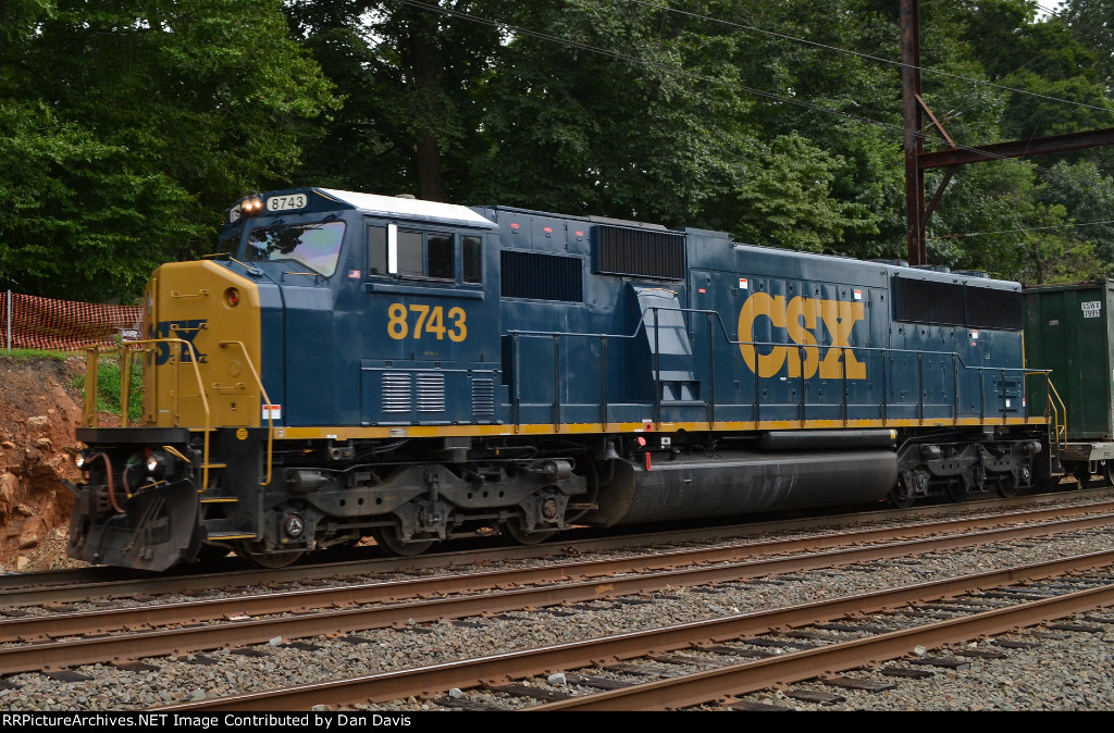 CSX SD60I 8743 on Q706-07
